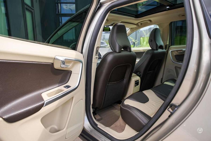 Grey Volvo XC60 2011 in Kaunas, with an engine capacity of 2.40 L and mileage of 213 thousand km for 9450 €, photo 35 on AUTOMOTO.COM.LV