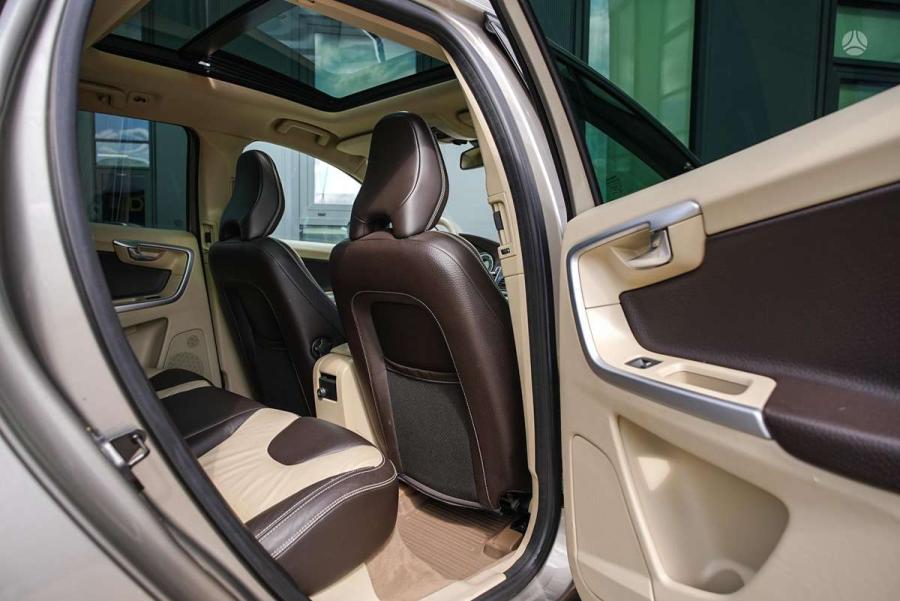 Grey Volvo XC60 2011 in Kaunas, with an engine capacity of 2.40 L and mileage of 213 thousand km for 9450 €, photo 37 on AUTOMOTO.COM.LV