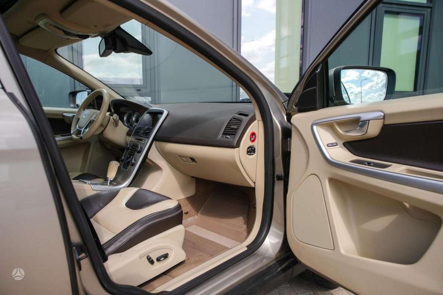 Grey Volvo XC60 2011 in Kaunas, with an engine capacity of 2.40 L and mileage of 213 thousand km for 9450 €, photo 39 on AUTOMOTO.COM.LV