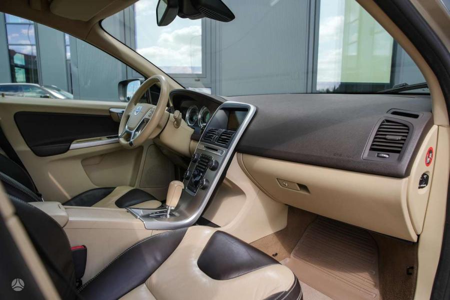 Grey Volvo XC60 2011 in Kaunas, with an engine capacity of 2.40 L and mileage of 213 thousand km for 9450 €, photo 40 on AUTOMOTO.COM.LV