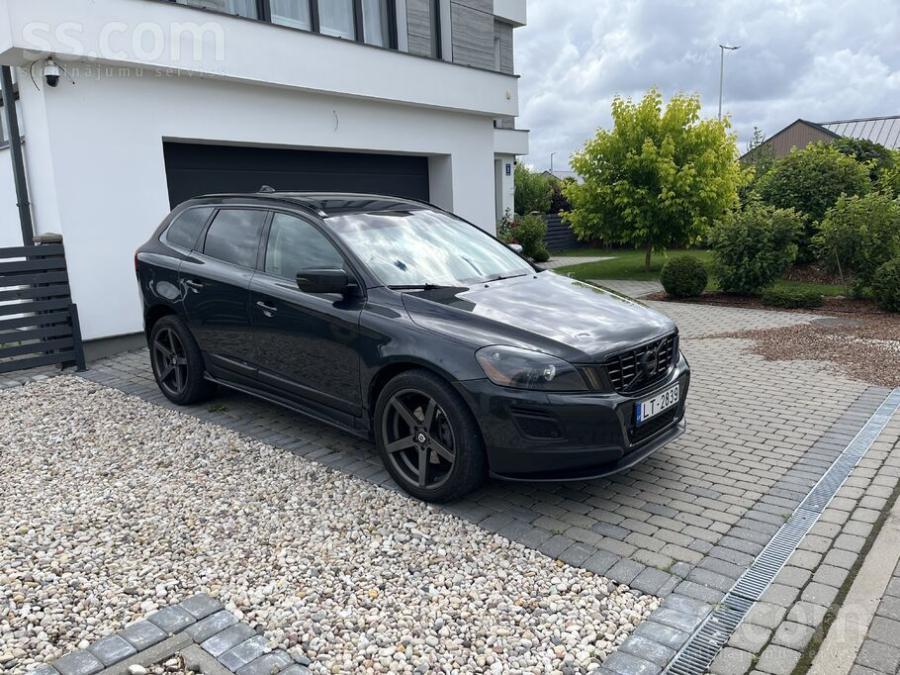 Grey Volvo XC60 2011 in Riga, with an engine capacity of 2.40 L and mileage of 0 thousand km for 10950 €, photo 1 on AUTOMOTO.COM.LV