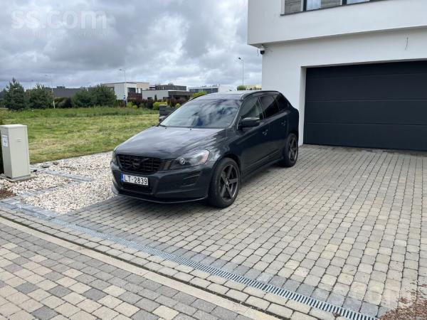 Grey Volvo XC60 2011 in Riga, with an engine capacity of 2.40 L and mileage of 0 thousand km for 10950 €, photo 3 on AUTOMOTO.COM.LV