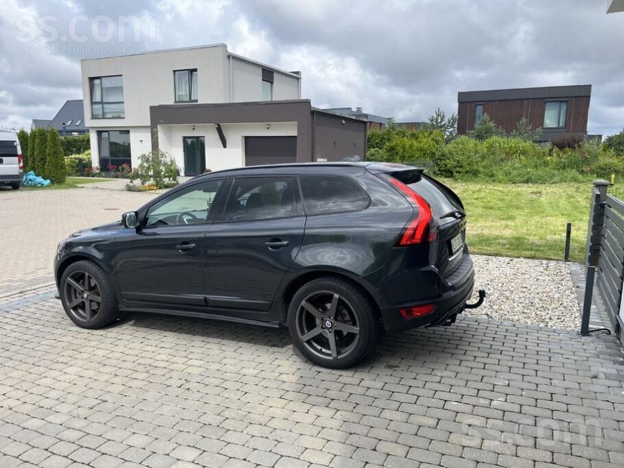Grey Volvo XC60 2011 in Riga, with an engine capacity of 2.40 L and mileage of 0 thousand km for 10950 €, photo 4 on AUTOMOTO.COM.LV