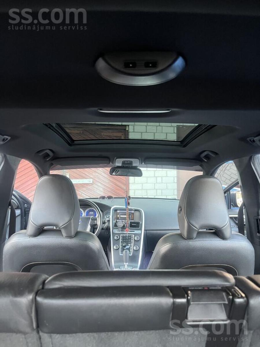 Grey Volvo XC60 2011 in Riga, with an engine capacity of 2.40 L and mileage of 0 thousand km for 10950 €, photo 11 on AUTOMOTO.COM.LV