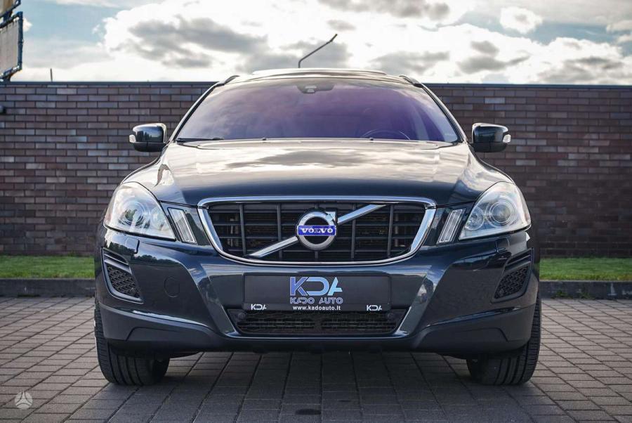 Grey Volvo XC60 2011 in Marijampole, with an engine capacity of 2.40 L and mileage of 277 thousand km for 9250 €, photo 3 on AUTOMOTO.COM.LV