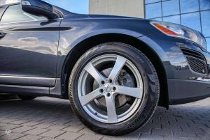 Grey Volvo XC60 2011 in Marijampole, with an engine capacity of 2.40 L and mileage of 277 thousand km for 9250 €, photo 5 on AUTOMOTO.COM.LV