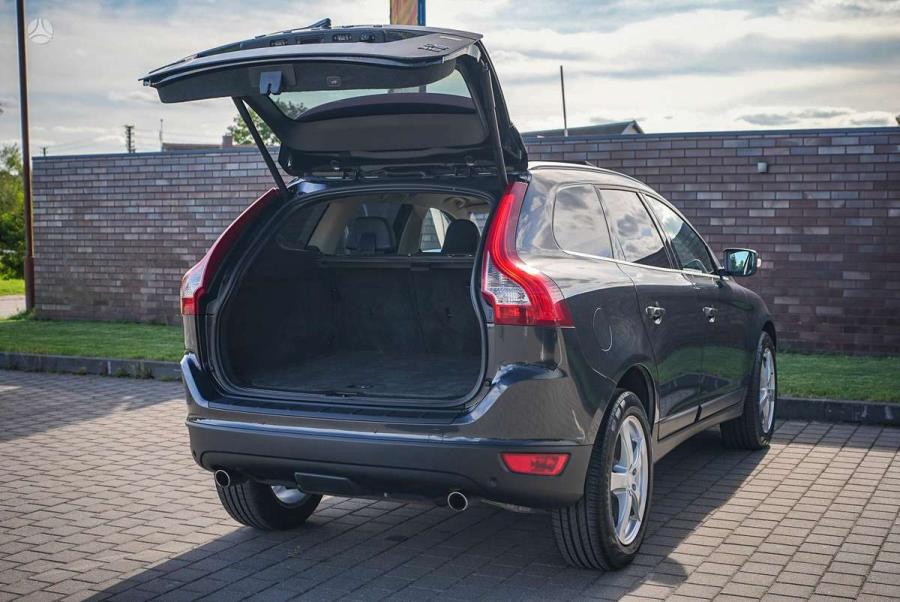 Grey Volvo XC60 2011 in Marijampole, with an engine capacity of 2.40 L and mileage of 277 thousand km for 9250 €, photo 11 on AUTOMOTO.COM.LV