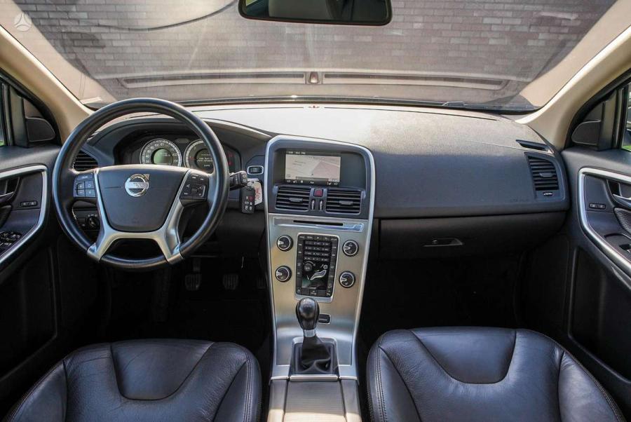 Grey Volvo XC60 2011 in Marijampole, with an engine capacity of 2.40 L and mileage of 277 thousand km for 9250 €, photo 14 on AUTOMOTO.COM.LV