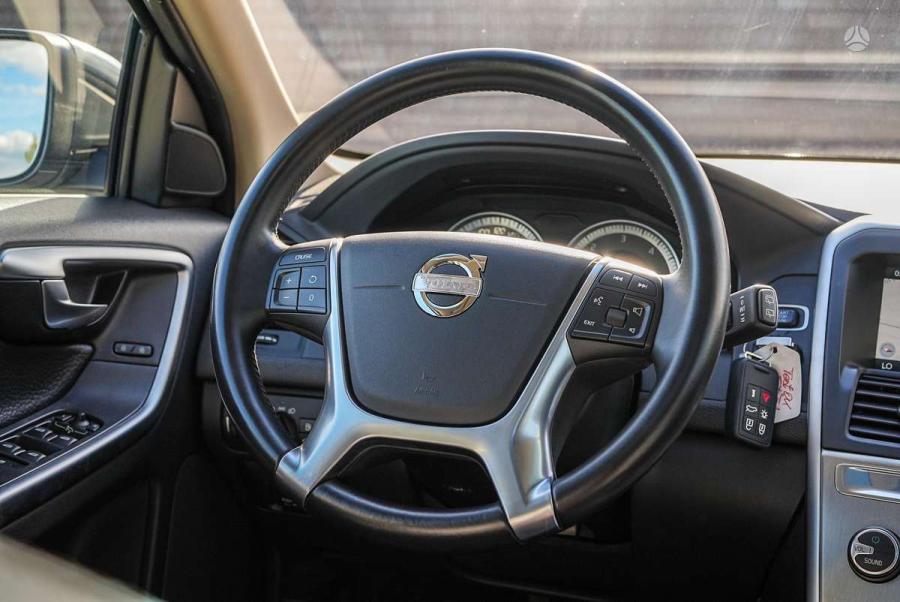 Grey Volvo XC60 2011 in Marijampole, with an engine capacity of 2.40 L and mileage of 277 thousand km for 9250 €, photo 16 on AUTOMOTO.COM.LV