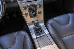 Grey Volvo XC60 2011 in Marijampole, with an engine capacity of 2.40 L and mileage of 277 thousand km for 9250 €, photo 19 on AUTOMOTO.COM.LV