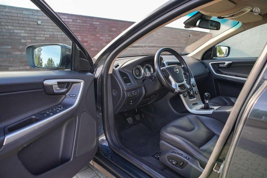 Grey Volvo XC60 2011 in Marijampole, with an engine capacity of 2.40 L and mileage of 277 thousand km for 9250 €, photo 24 on AUTOMOTO.COM.LV