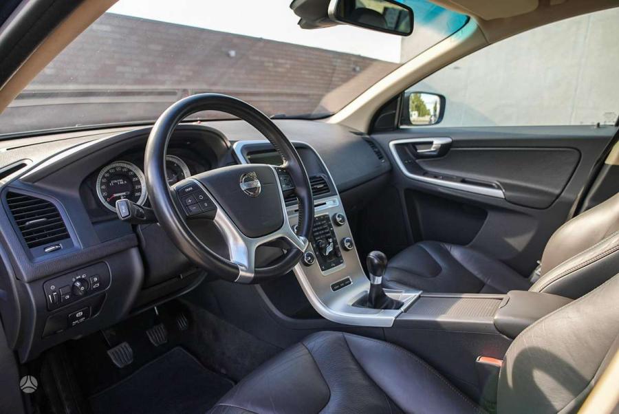 Grey Volvo XC60 2011 in Marijampole, with an engine capacity of 2.40 L and mileage of 277 thousand km for 9250 €, photo 25 on AUTOMOTO.COM.LV