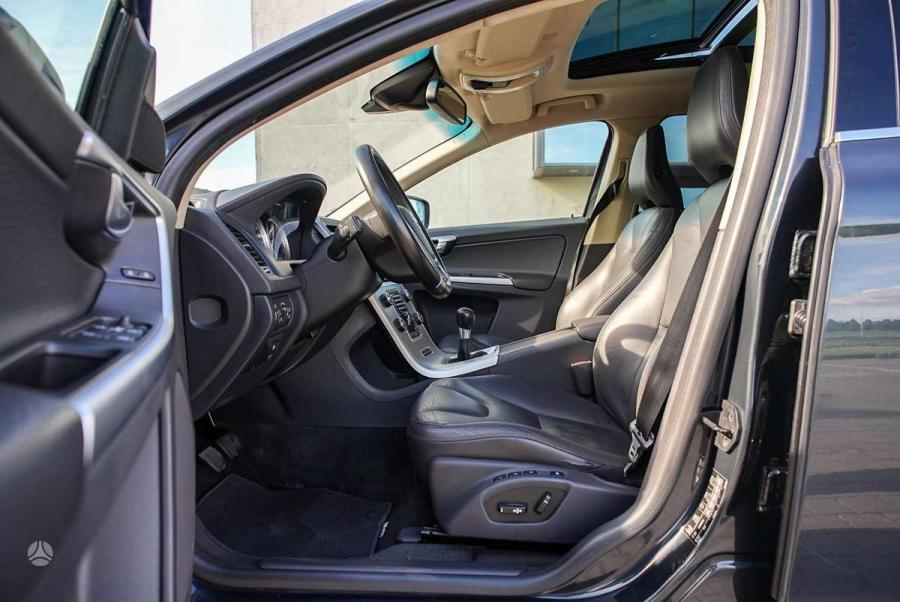 Grey Volvo XC60 2011 in Marijampole, with an engine capacity of 2.40 L and mileage of 277 thousand km for 9250 €, photo 26 on AUTOMOTO.COM.LV