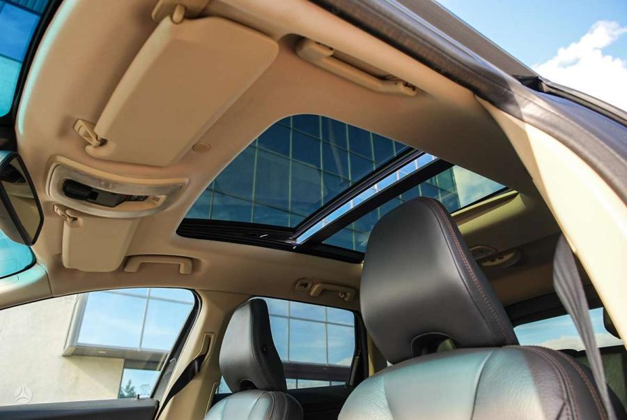 Grey Volvo XC60 2011 in Marijampole, with an engine capacity of 2.40 L and mileage of 277 thousand km for 9250 €, photo 27 on AUTOMOTO.COM.LV