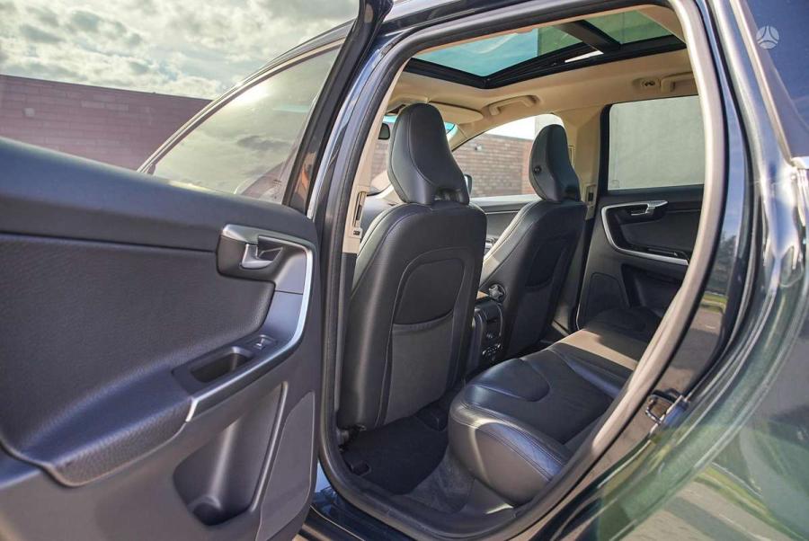 Grey Volvo XC60 2011 in Marijampole, with an engine capacity of 2.40 L and mileage of 277 thousand km for 9250 €, photo 31 on AUTOMOTO.COM.LV