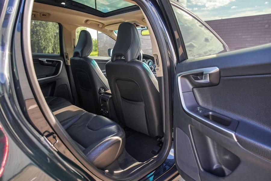 Grey Volvo XC60 2011 in Marijampole, with an engine capacity of 2.40 L and mileage of 277 thousand km for 9250 €, photo 33 on AUTOMOTO.COM.LV