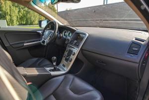 Grey Volvo XC60 2011 in Marijampole, with an engine capacity of 2.40 L and mileage of 277 thousand km for 9250 €, photo 36 on AUTOMOTO.COM.LV