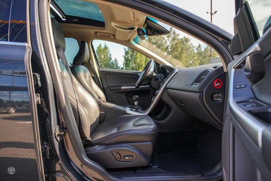 Grey Volvo XC60 2011 in Marijampole, with an engine capacity of 2.40 L and mileage of 277 thousand km for 9250 €, photo 37 on AUTOMOTO.COM.LV