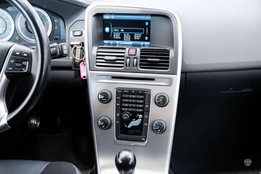 Pelēks Volvo XC60 2011 Kauņa, ar dzinēja tilpumu 2.00 L un nobraukumu 228 tūkst. km par 8290 €, foto 11 vietnē AUTOMOTO.COM.LV