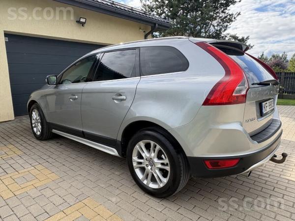 Grey Volvo XC60 2011 in Ogre, with an engine capacity of 2.40 L and mileage of 433 thousand km for 6350 €, photo 4 on AUTOMOTO.COM.LV