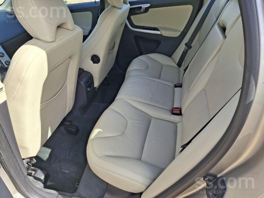 Pelēks Volvo XC60 2011 Rīga, ar dzinēja tilpumu 2.40 L un nobraukumu 219 tūkst. km par 9995 €, foto 11 vietnē AUTOMOTO.COM.LV