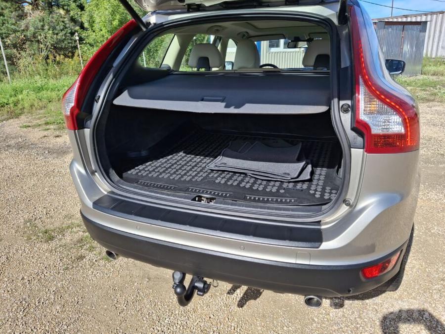 Pelēks Volvo XC60 2011 Rīga, ar dzinēja tilpumu 2.40 L un nobraukumu 219 tūkst. km par 9995 €, foto 12 vietnē AUTOMOTO.COM.LV