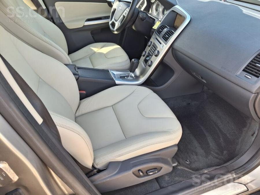 Pelēks Volvo XC60 2011 Rīga, ar dzinēja tilpumu 2.40 L un nobraukumu 219 tūkst. km par 9995 €, foto 16 vietnē AUTOMOTO.COM.LV