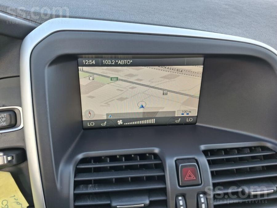 Pelēks Volvo XC60 2011 Rīga, ar dzinēja tilpumu 2.40 L un nobraukumu 219 tūkst. km par 9995 €, foto 22 vietnē AUTOMOTO.COM.LV