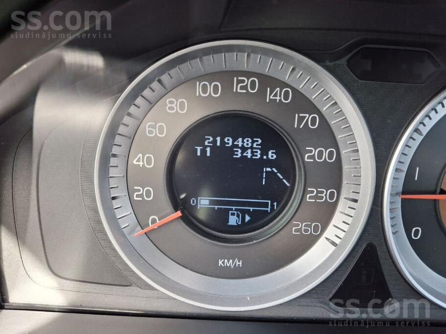 Pelēks Volvo XC60 2011 Rīga, ar dzinēja tilpumu 2.40 L un nobraukumu 219 tūkst. km par 9995 €, foto 25 vietnē AUTOMOTO.COM.LV