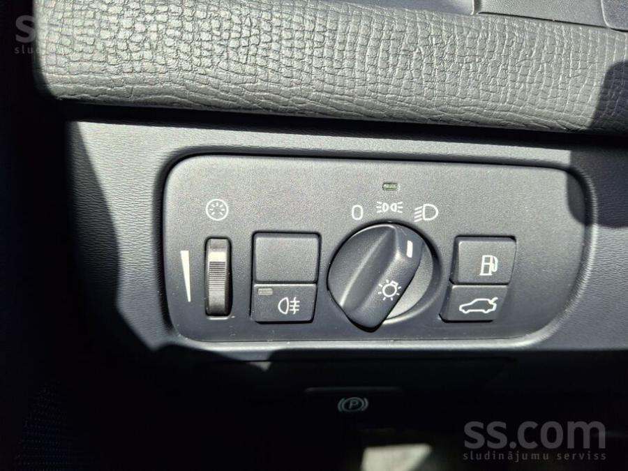 Pelēks Volvo XC60 2011 Rīga, ar dzinēja tilpumu 2.40 L un nobraukumu 219 tūkst. km par 9995 €, foto 29 vietnē AUTOMOTO.COM.LV