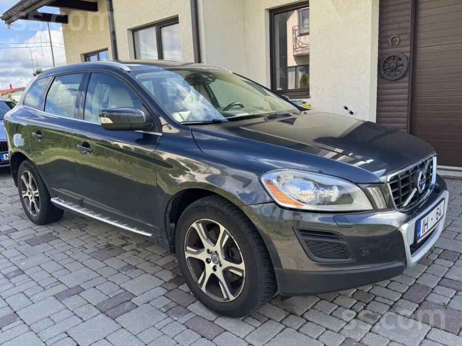 Grey Volvo XC60 2011 in Riga, with an engine capacity of 2.40 L and mileage of 281 thousand km for 5300 €, photo 1 on AUTOMOTO.COM.LV