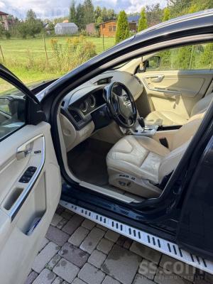 Grey Volvo XC60 2011 in Riga, with an engine capacity of 2.40 L and mileage of 281 thousand km for 5300 €, photo 9 on AUTOMOTO.COM.LV