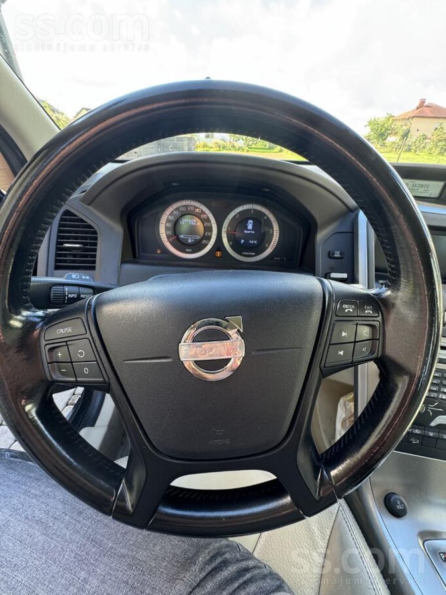 Grey Volvo XC60 2011 in Riga, with an engine capacity of 2.40 L and mileage of 281 thousand km for 5300 €, photo 11 on AUTOMOTO.COM.LV