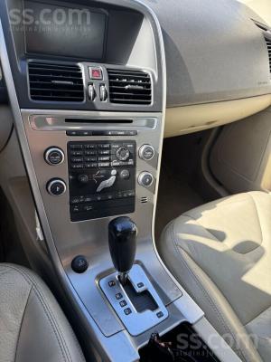 Grey Volvo XC60 2011 in Riga, with an engine capacity of 2.40 L and mileage of 281 thousand km for 5300 €, photo 12 on AUTOMOTO.COM.LV