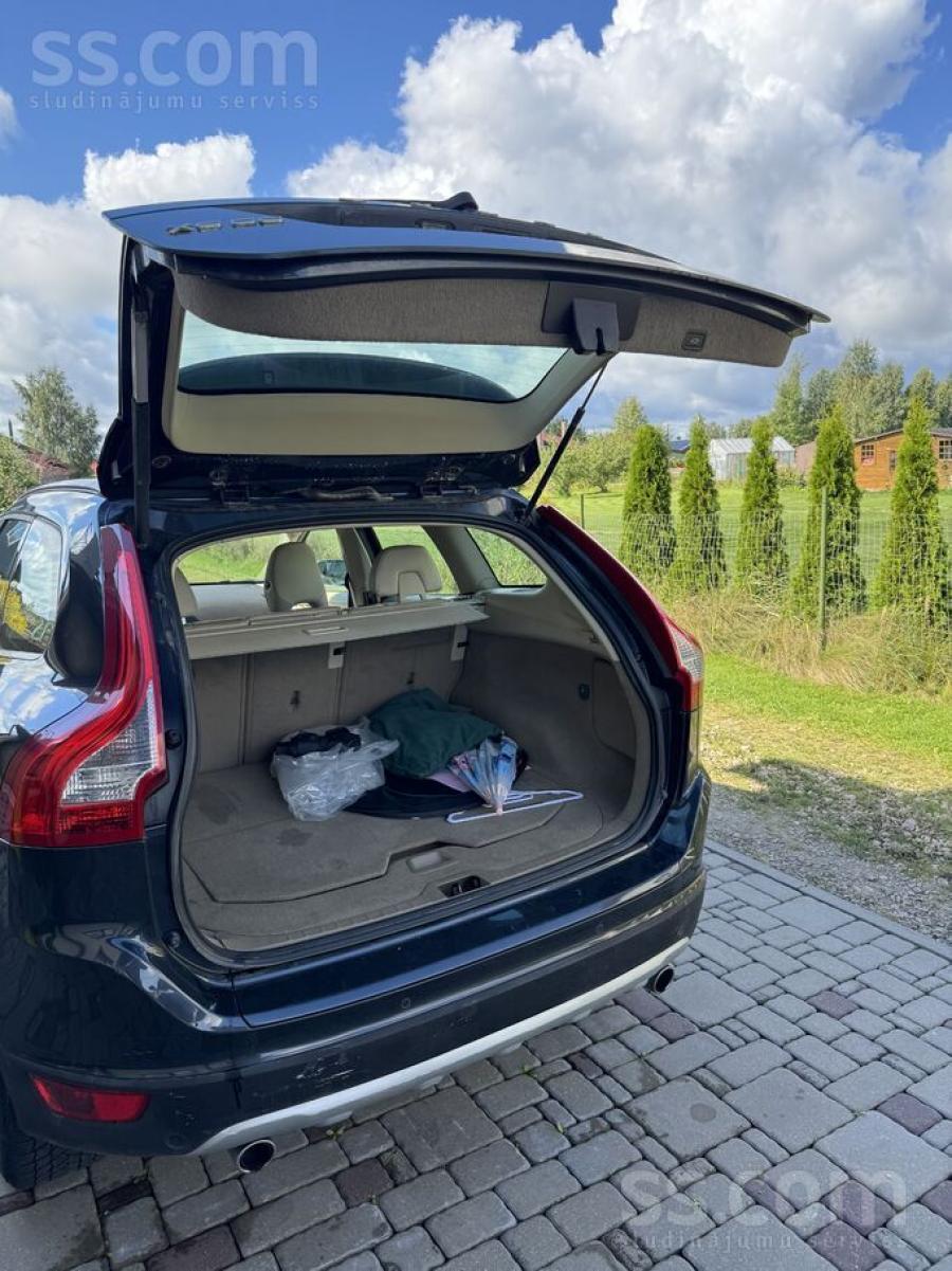 Grey Volvo XC60 2011 in Riga, with an engine capacity of 2.40 L and mileage of 281 thousand km for 5300 €, photo 15 on AUTOMOTO.COM.LV