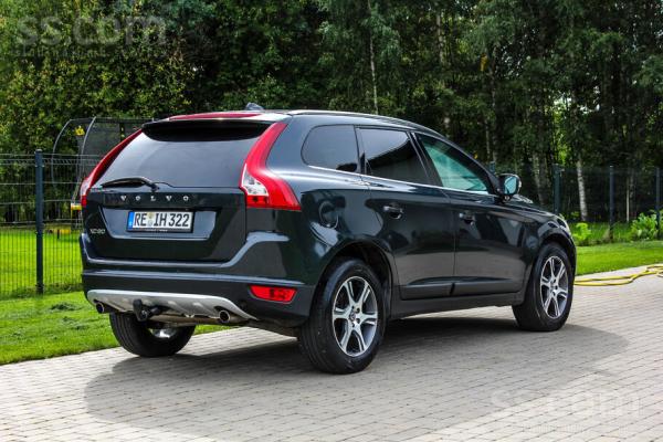 Grey Volvo XC60 2011 in Jelgava, with an engine capacity of 2.40 L and mileage of 286 thousand km for 9996 €, photo 3 on AUTOMOTO.COM.LV