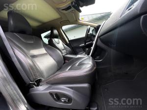 Grey Volvo XC60 2011 in Jelgava, with an engine capacity of 2.40 L and mileage of 286 thousand km for 9996 €, photo 7 on AUTOMOTO.COM.LV