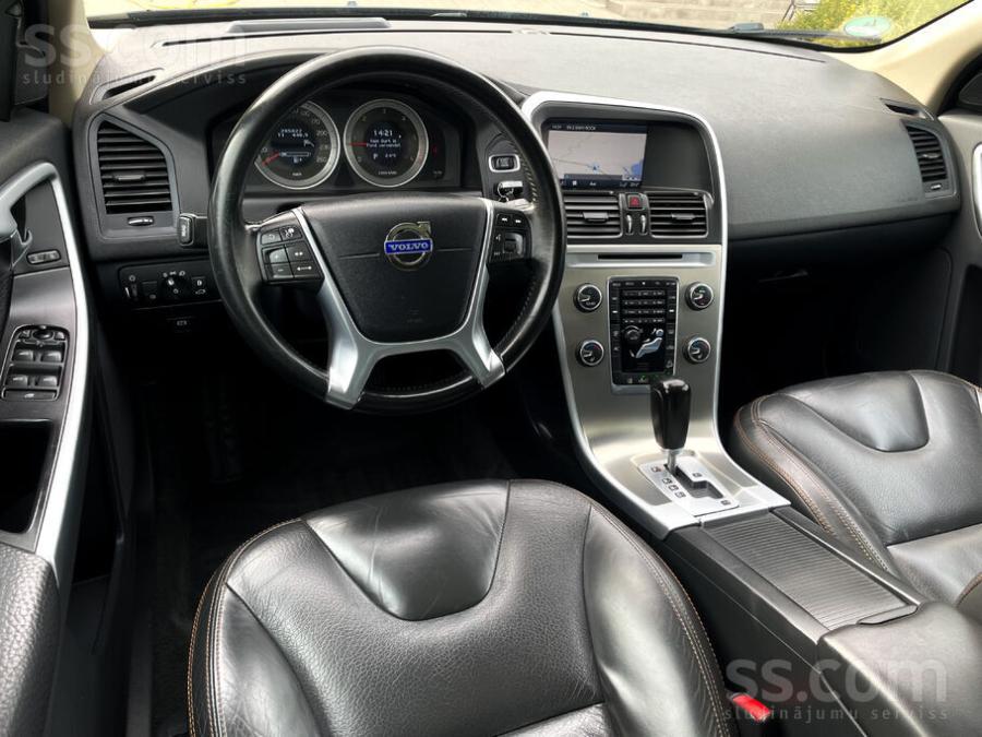 Grey Volvo XC60 2011 in Jelgava, with an engine capacity of 2.40 L and mileage of 286 thousand km for 9996 €, photo 8 on AUTOMOTO.COM.LV