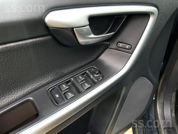 Grey Volvo XC60 2011 in Jelgava, with an engine capacity of 2.40 L and mileage of 286 thousand km for 9996 €, photo 11 on AUTOMOTO.COM.LV