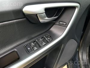Grey Volvo XC60 2011 in Jelgava, with an engine capacity of 2.40 L and mileage of 286 thousand km for 9996 €, photo 11 on AUTOMOTO.COM.LV