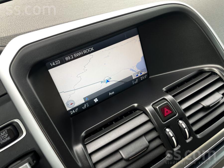 Grey Volvo XC60 2011 in Jelgava, with an engine capacity of 2.40 L and mileage of 286 thousand km for 9996 €, photo 13 on AUTOMOTO.COM.LV