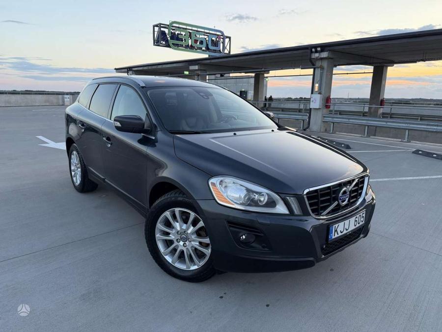 Grey Volvo XC60 2011 in Vilnius, with an engine capacity of 2.40 L and mileage of 335 thousand km for 4999 €, photo 1 on AUTOMOTO.COM.LV