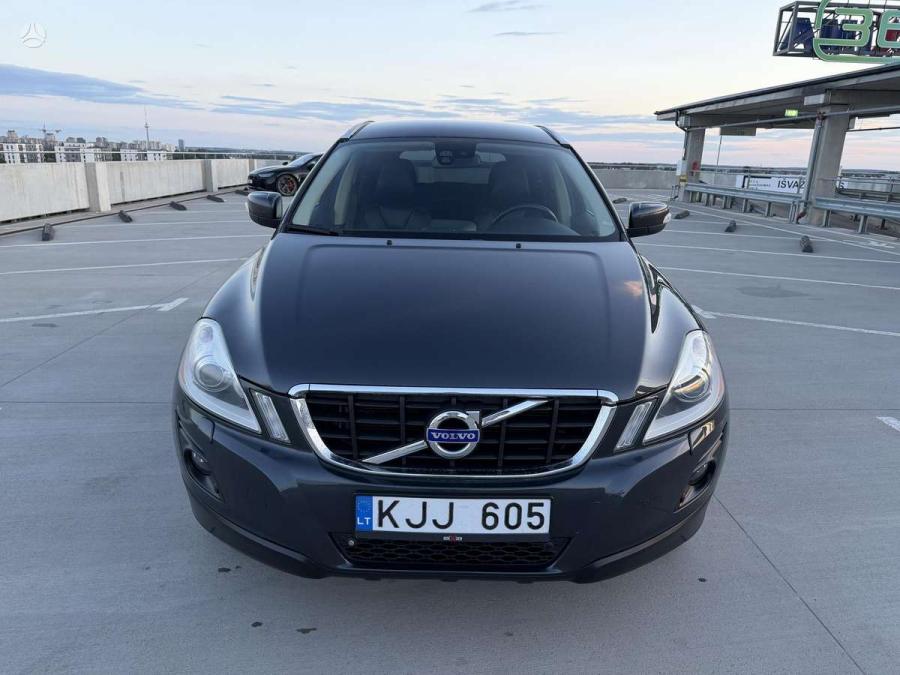 Grey Volvo XC60 2011 in Vilnius, with an engine capacity of 2.40 L and mileage of 335 thousand km for 4999 €, photo 4 on AUTOMOTO.COM.LV
