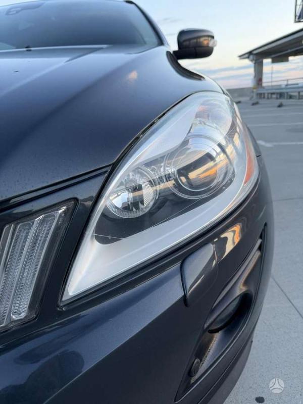 Pelēks Volvo XC60 2011 Viļņa, ar dzinēja tilpumu 2.40 L un nobraukumu 335 tūkst. km par 4999 €, foto 5 vietnē AUTOMOTO.COM.LV