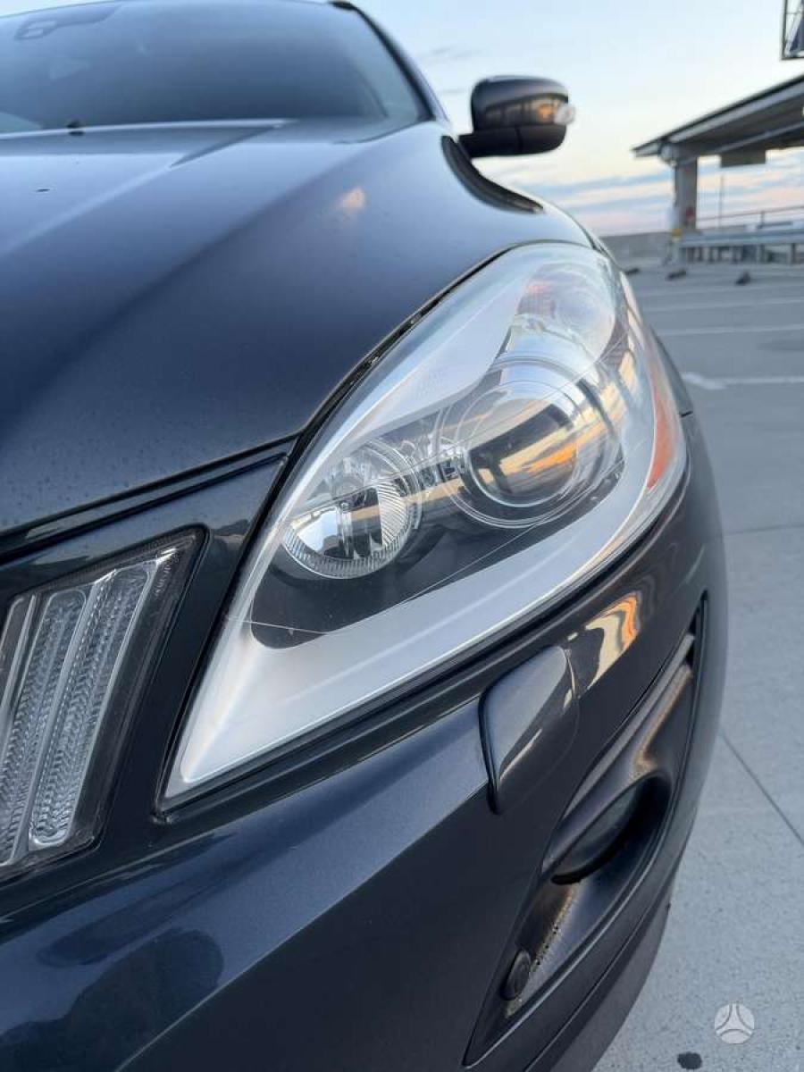 Grey Volvo XC60 2011 in Vilnius, with an engine capacity of 2.40 L and mileage of 335 thousand km for 4999 €, photo 5 on AUTOMOTO.COM.LV