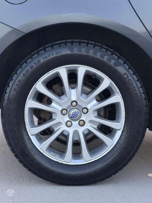 Pelēks Volvo XC60 2011 Viļņa, ar dzinēja tilpumu 2.40 L un nobraukumu 335 tūkst. km par 4999 €, foto 11 vietnē AUTOMOTO.COM.LV