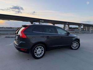 Grey Volvo XC60 2011 in Vilnius, with an engine capacity of 2.40 L and mileage of 335 thousand km for 4999 €, photo 12 on AUTOMOTO.COM.LV