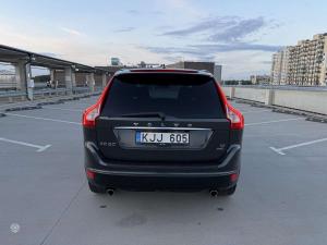 Grey Volvo XC60 2011 in Vilnius, with an engine capacity of 2.40 L and mileage of 335 thousand km for 4999 €, photo 13 on AUTOMOTO.COM.LV
