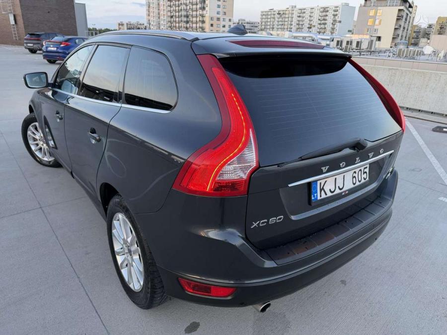 Grey Volvo XC60 2011 in Vilnius, with an engine capacity of 2.40 L and mileage of 335 thousand km for 4999 €, photo 19 on AUTOMOTO.COM.LV