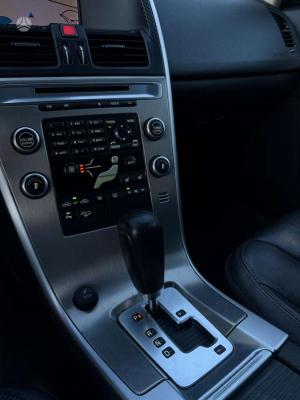 Grey Volvo XC60 2011 in Vilnius, with an engine capacity of 2.40 L and mileage of 335 thousand km for 4999 €, photo 34 on AUTOMOTO.COM.LV